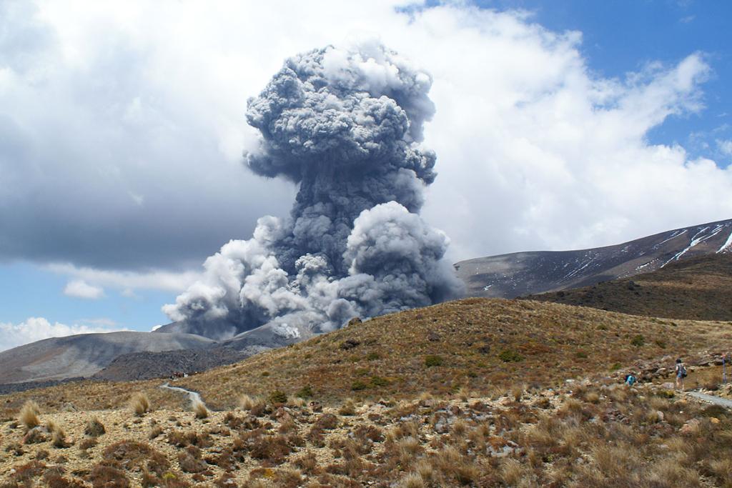 Wulkan Mount Tongariro jest w tym roku wyjątkowo niespokojny. W okresie ...