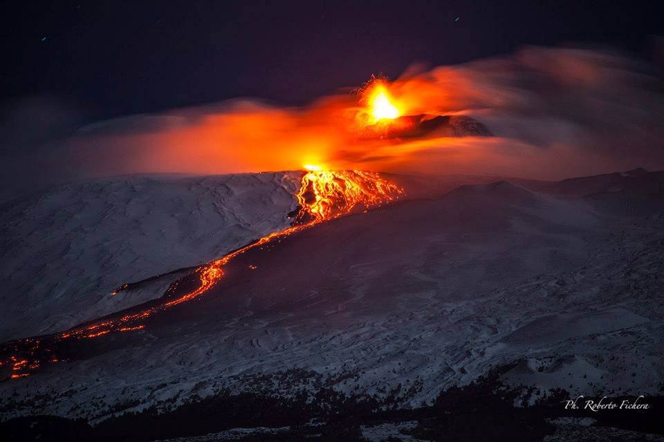 Sycylijski wulkan Etna , o którego aktywności pierwszy donosił Diodor ...